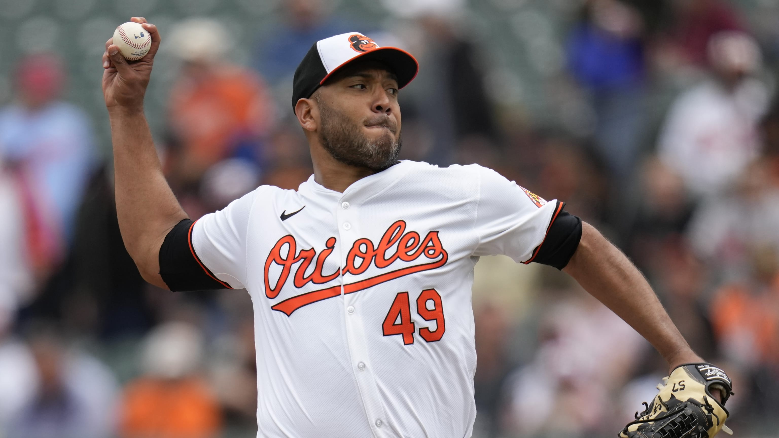 Albert Suárez shines in first big league appearance in 7 years: Battery ...